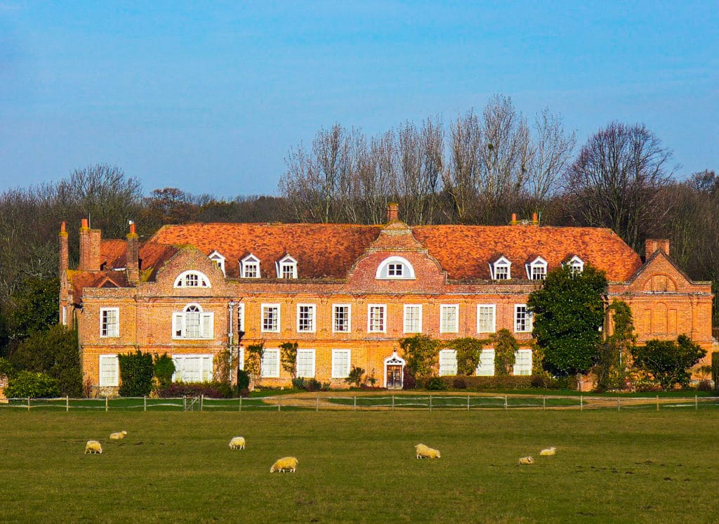 Mortlake Manor: Cromwell's Palatial Residence on the Thames
