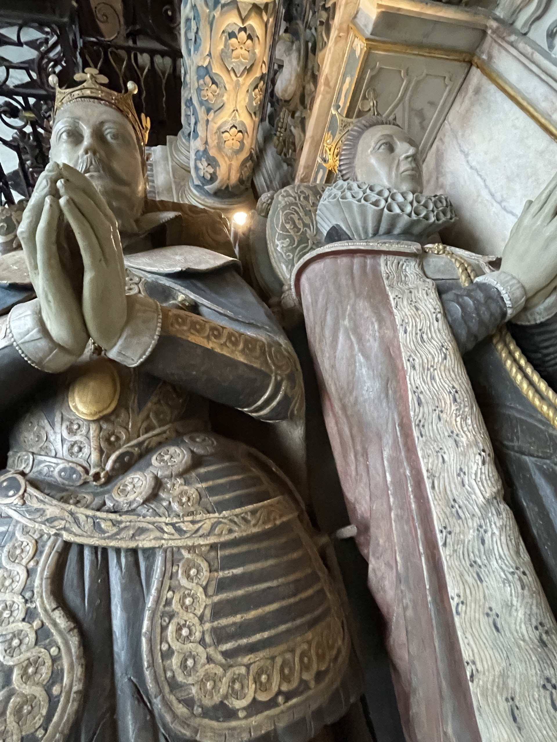 THE ULTIMATE GUIDE: TUDOR TOMBS - The Tudor Travel Guide