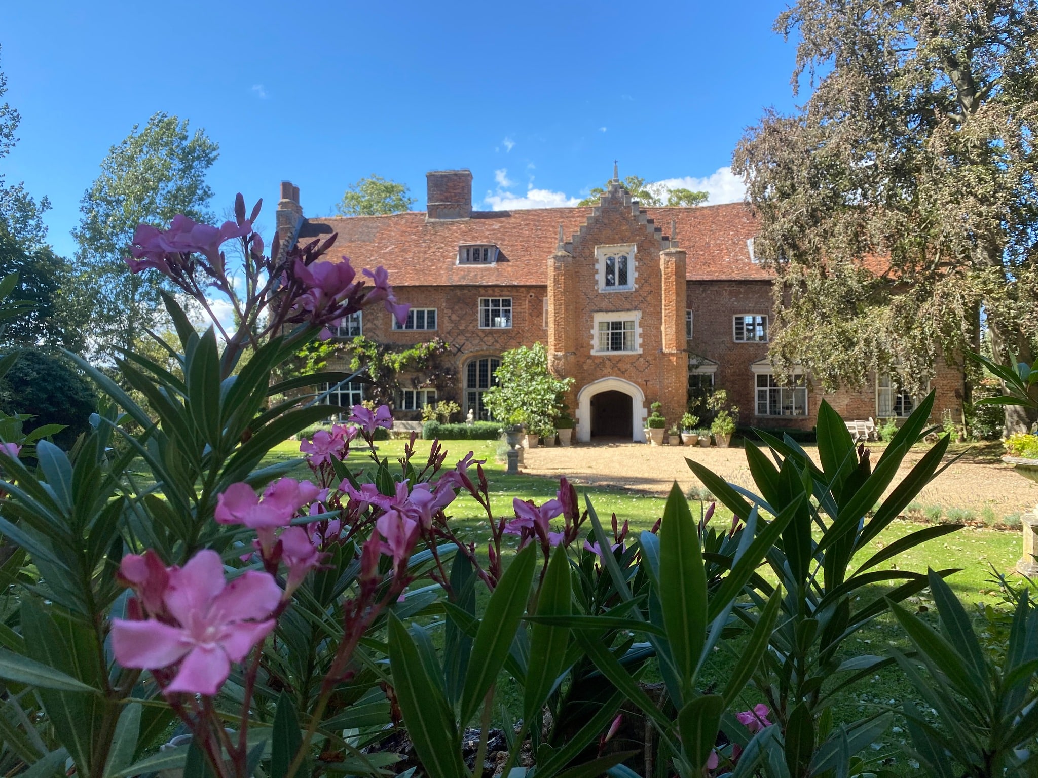 Ockwells Manor and the Legend of the Severed Head - The Tudor Travel Guide