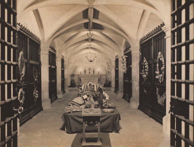 St. George's Chapel: Burial of Elizabeth II & Tales from The Vault