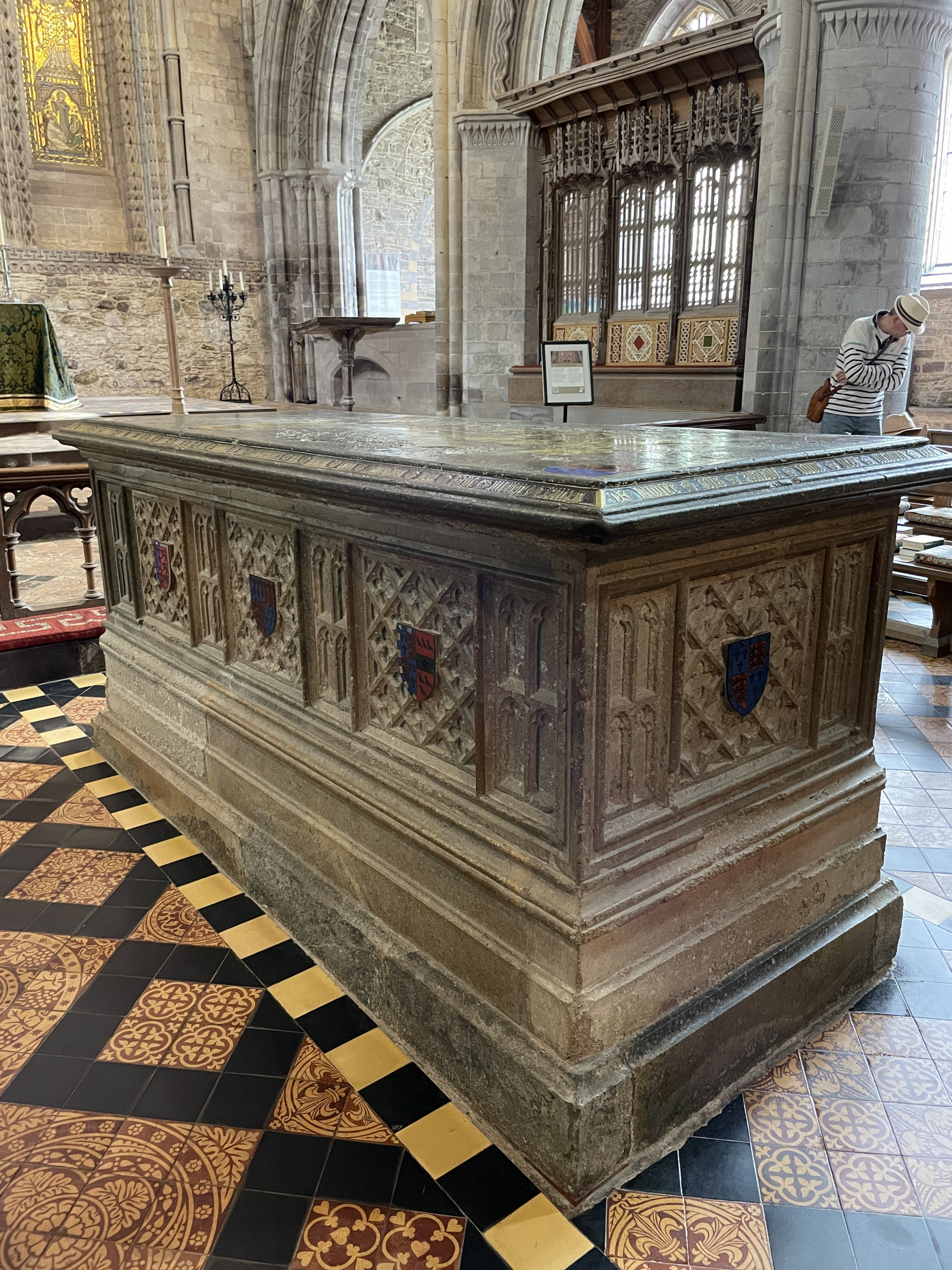 THE ULTIMATE GUIDE: TUDOR TOMBS - The Tudor Travel Guide