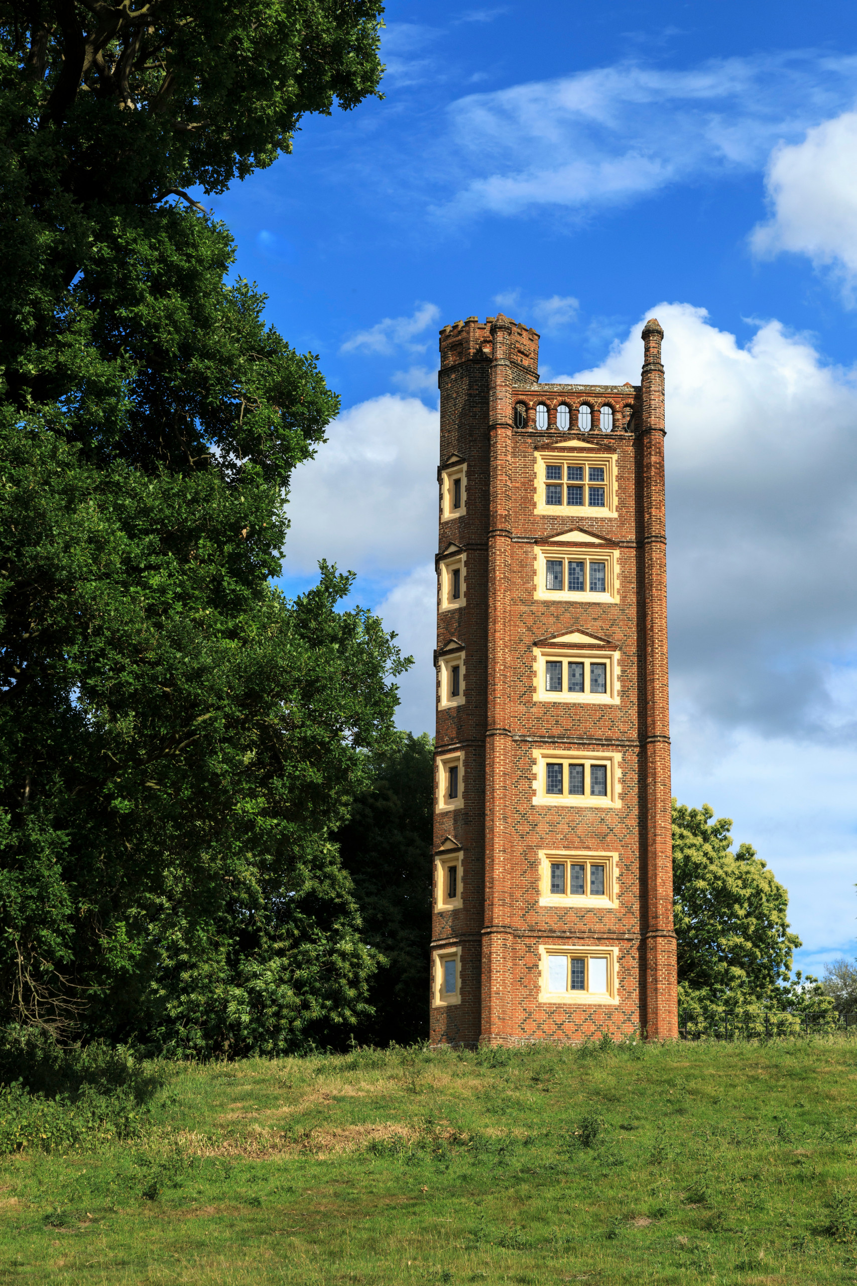 THE ULTIMATE GUIDE: HISTORIC ACCOMMODATION - The Tudor Travel Guide