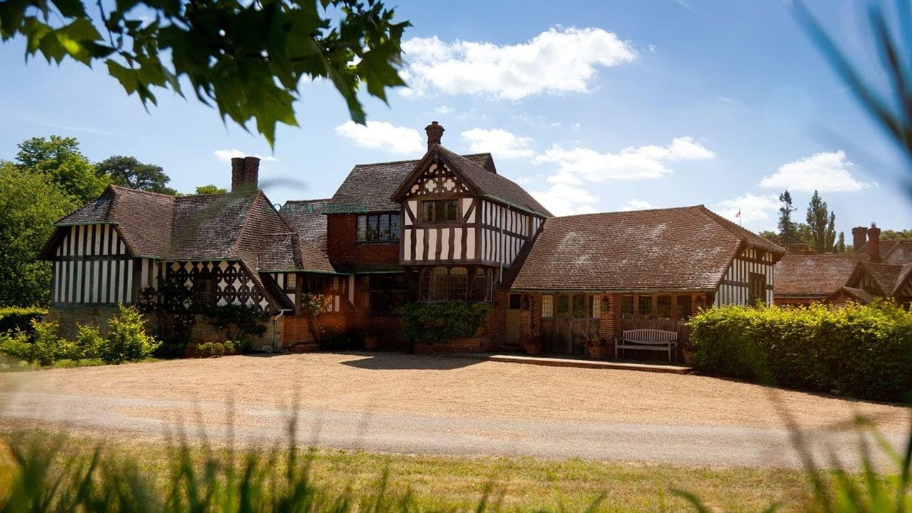 Ockwells Manor and the Legend of the Severed Head - The Tudor Travel Guide